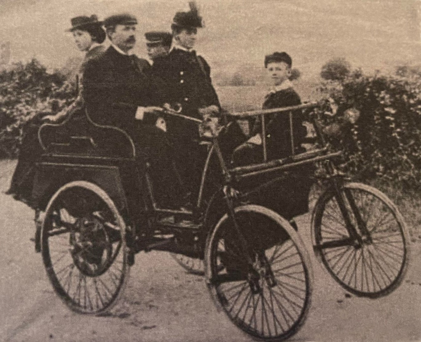 The Clevedon Motor Company: A Testament to Early British Engineering ...